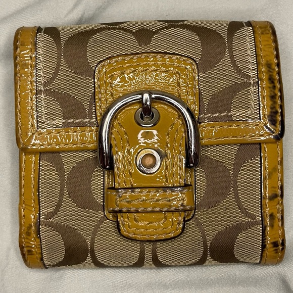 Coach | Bags | Coach Signature Canvas Patent Khaki Square Wallet Late ...